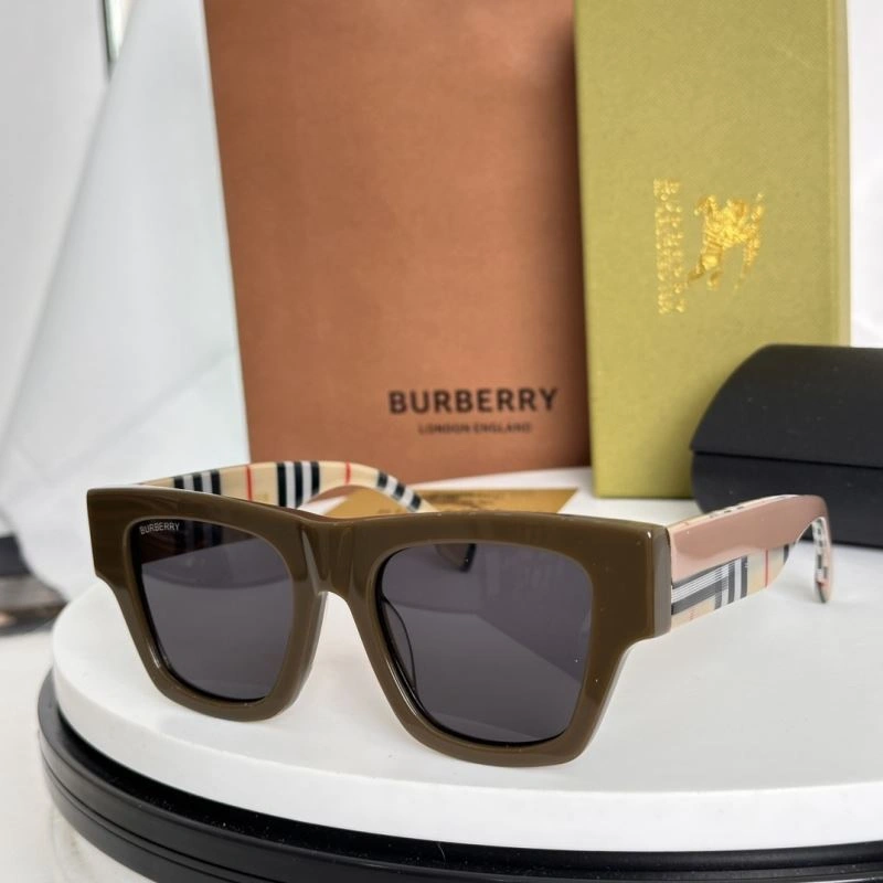 Accurate model Burberry Sunglasses