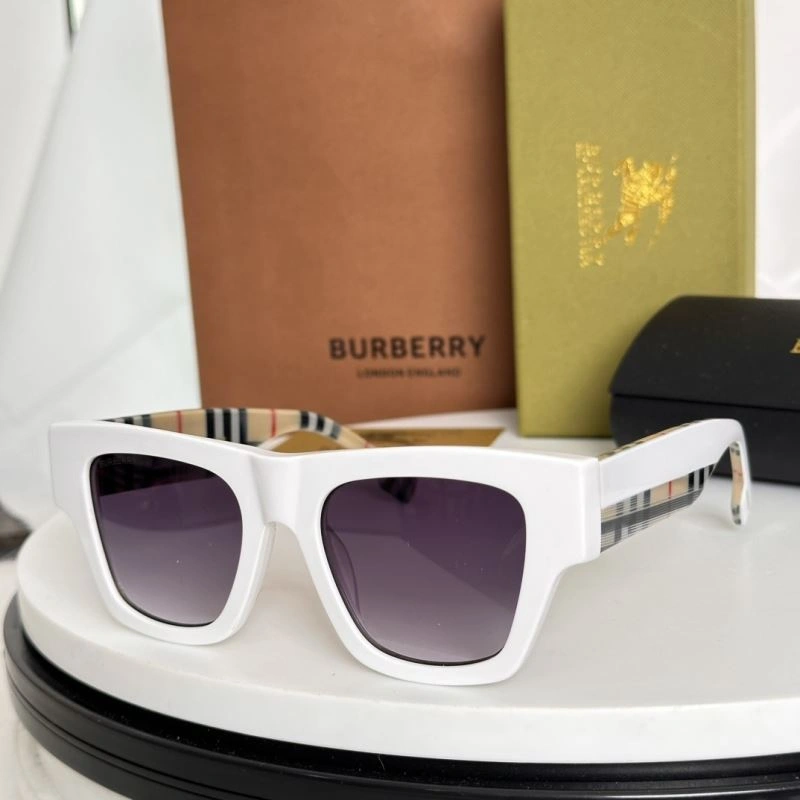 Accurate model Burberry Sunglasses