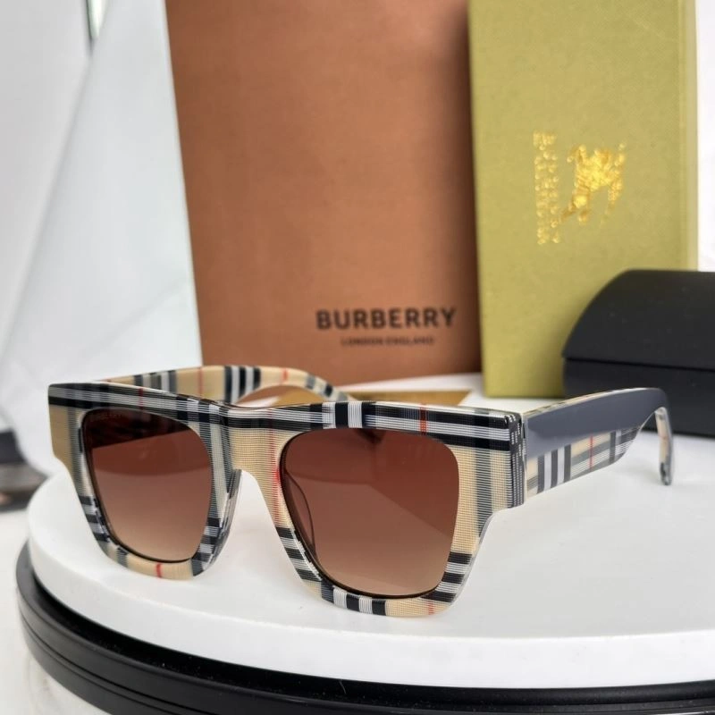 Accurate model Burberry Sunglasses