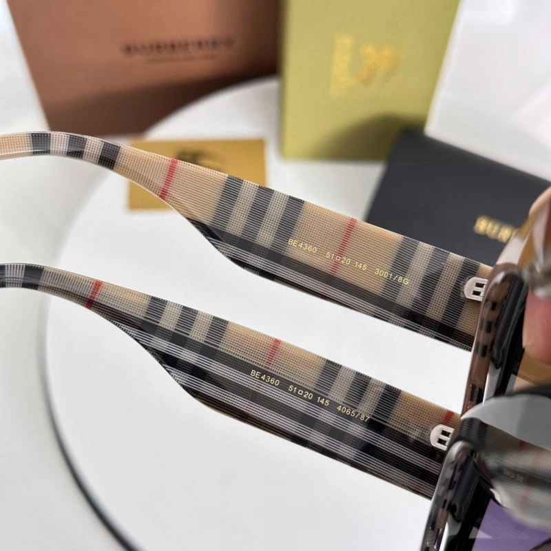 Accurate model Burberry Sunglasses