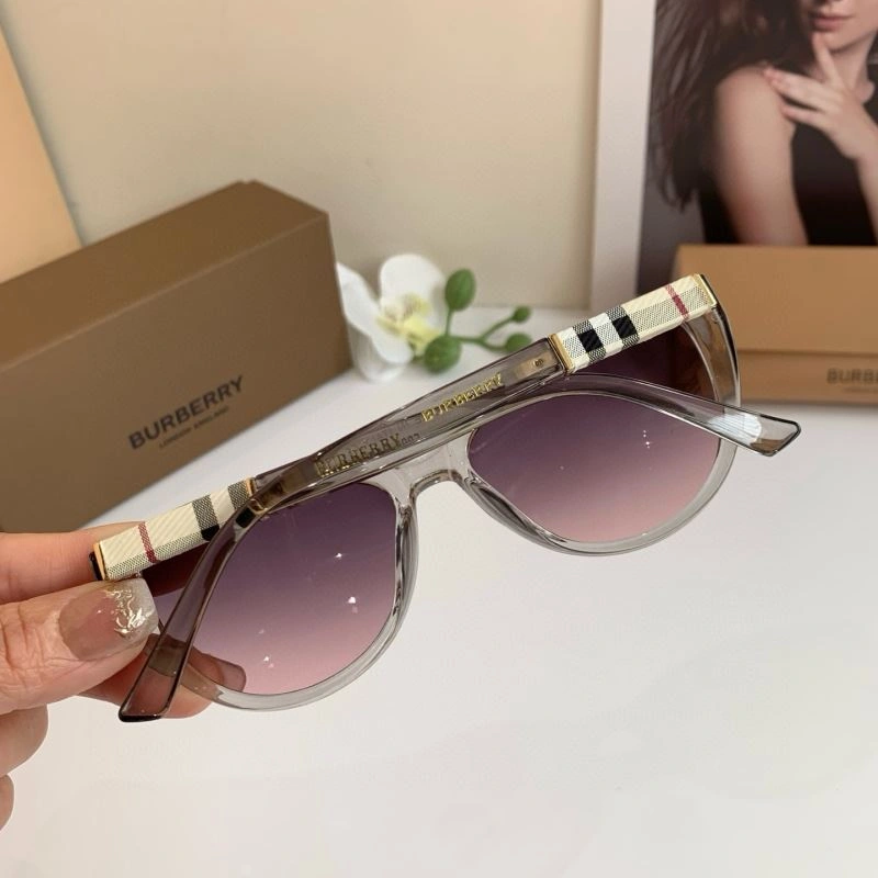 Accurate model Burberry Sunglasses