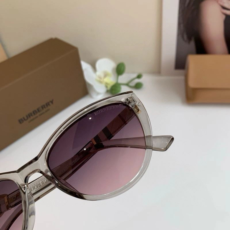 Accurate model Burberry Sunglasses