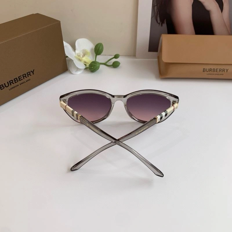Accurate model Burberry Sunglasses
