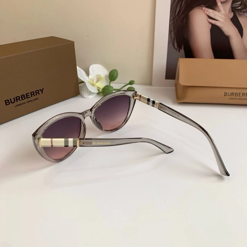 Accurate model Burberry Sunglasses