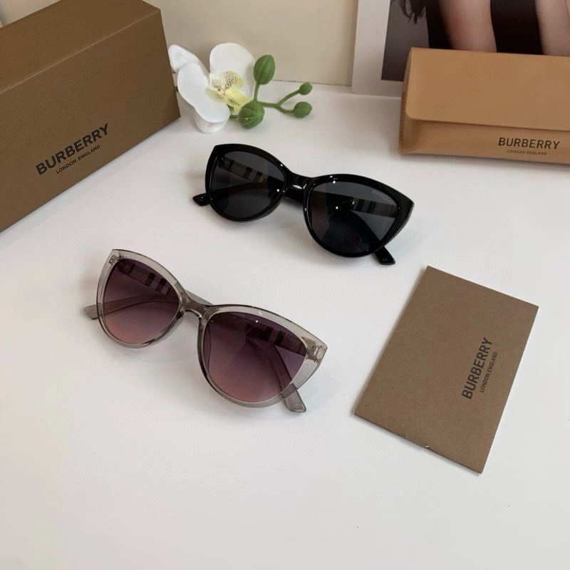 Accurate model Burberry Sunglasses