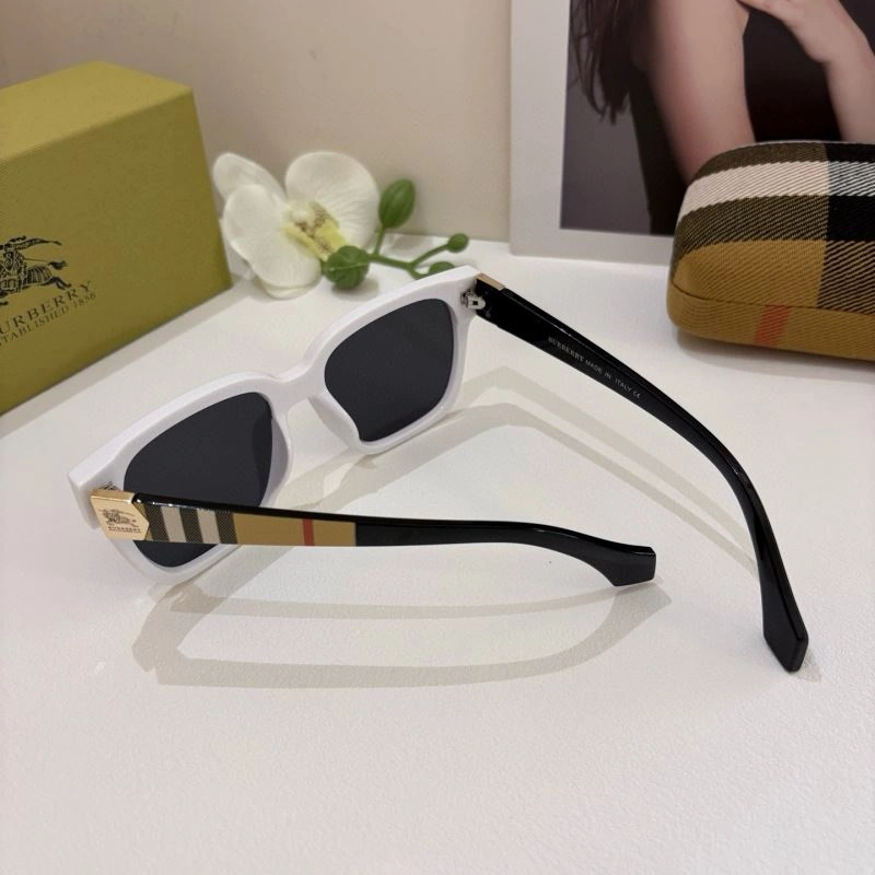 Precise copy Burberry Sunglasses