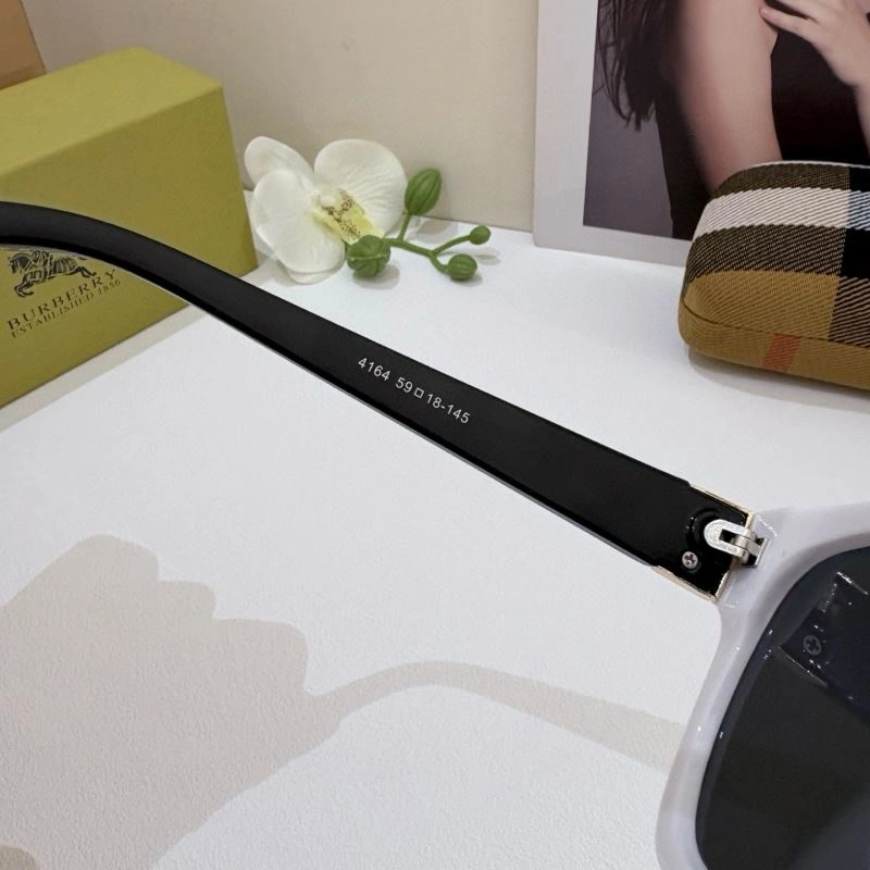 Precise copy Burberry Sunglasses
