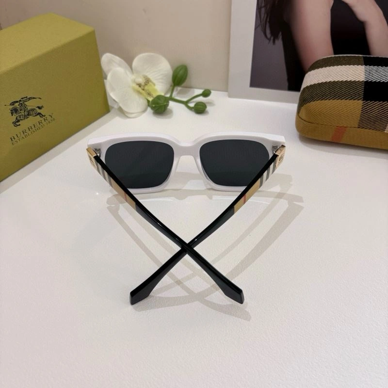 Precise copy Burberry Sunglasses