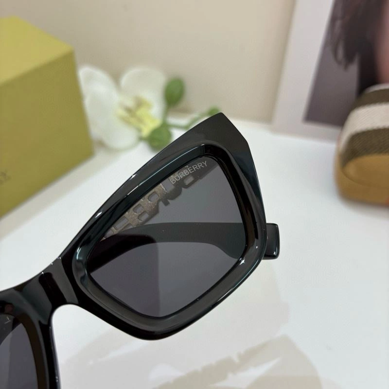 Top mirror Burberry Sunglasses