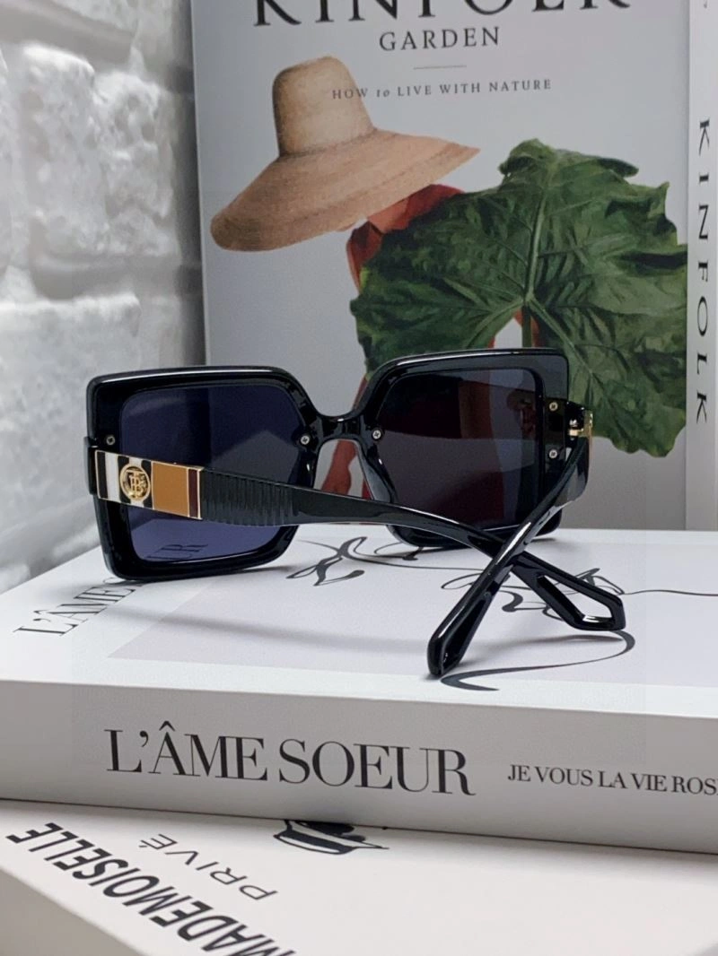 Accurate model Burberry Sunglasses