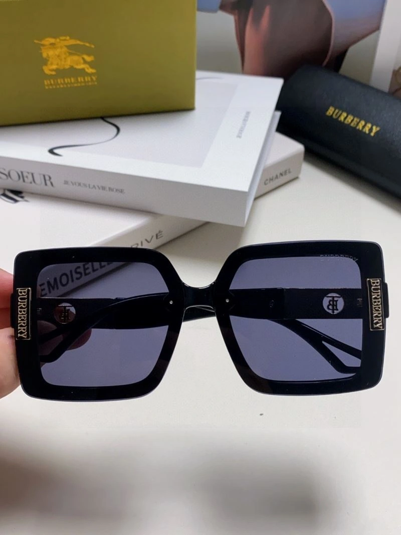 Accurate model Burberry Sunglasses