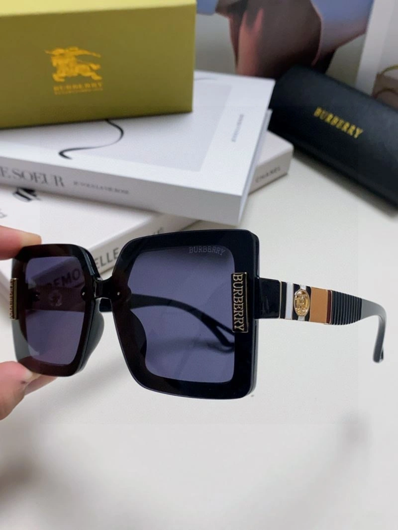 Accurate model Burberry Sunglasses