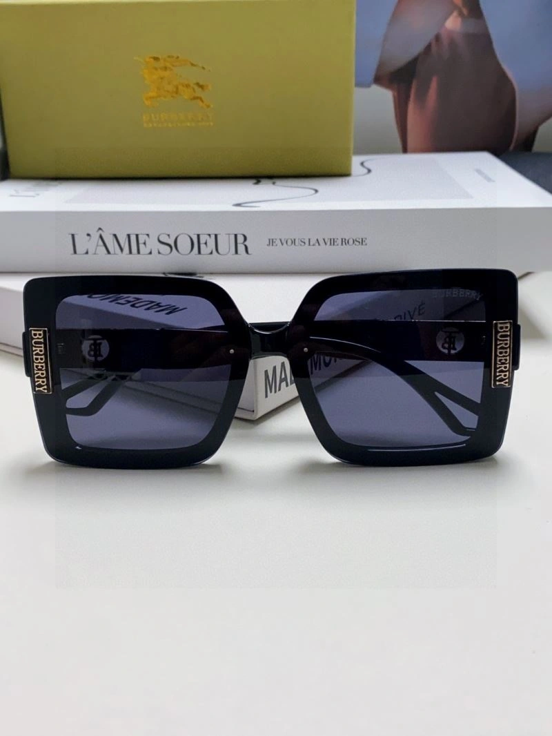 Accurate model Burberry Sunglasses