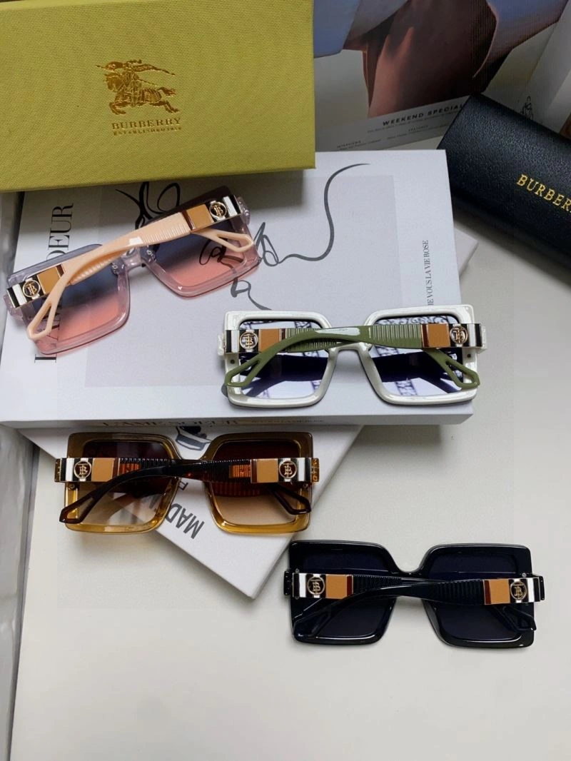 Accurate model Burberry Sunglasses