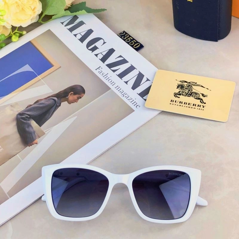 Accurate model Burberry Sunglasses