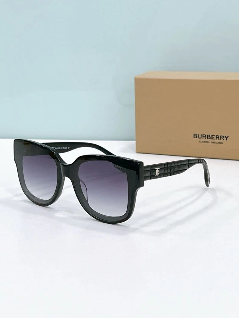 Accurate model Burberry Sunglasses