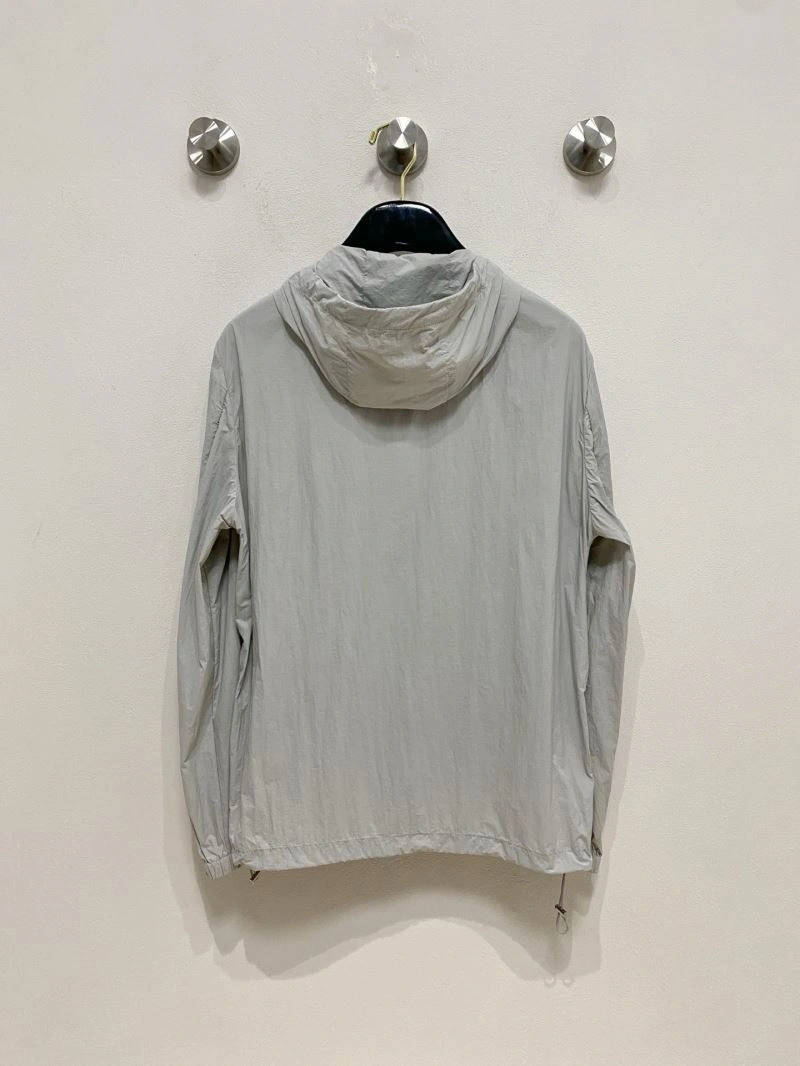 Indistinguishable Burberry Sunscreen Jacket