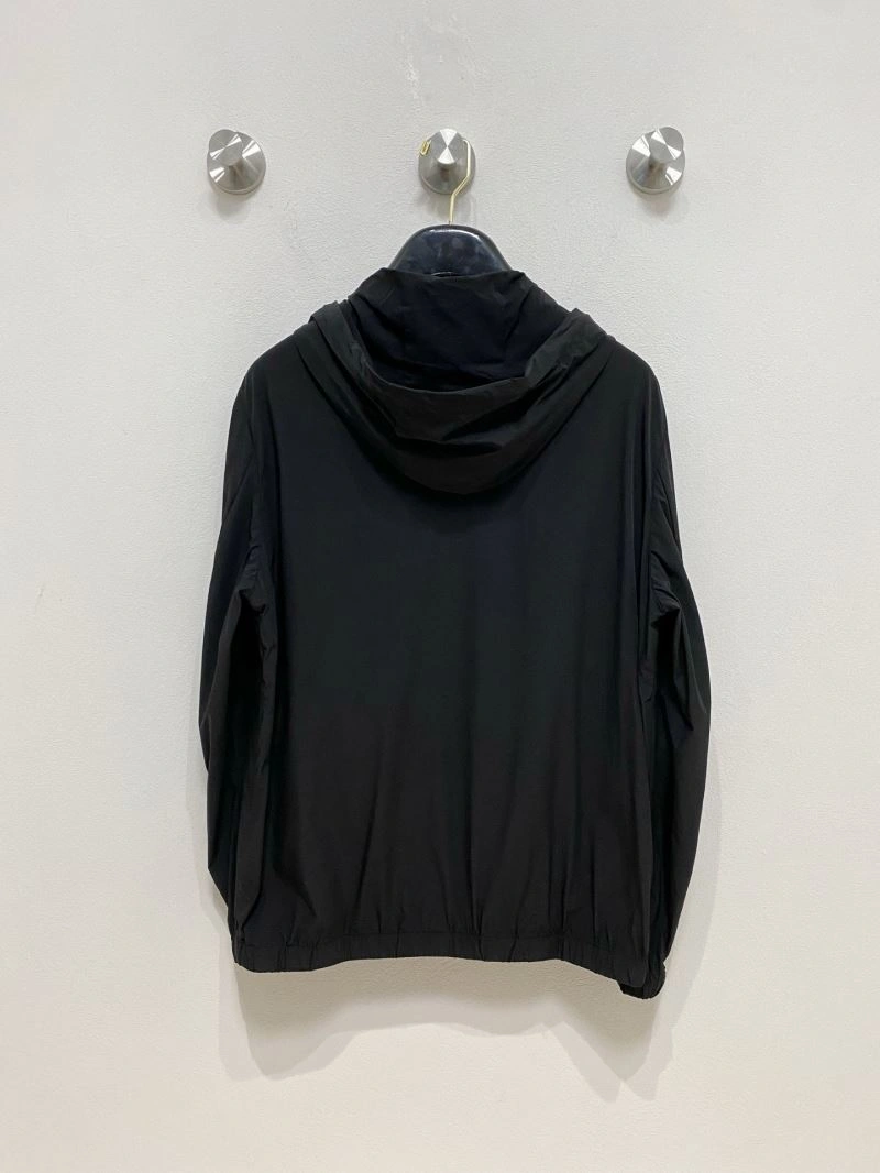 Accurate model Burberry Sunscreen Jacket