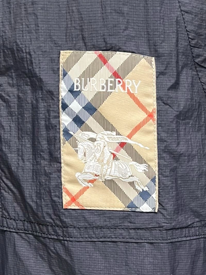 Accurate model Burberry Sunscreen Jacket