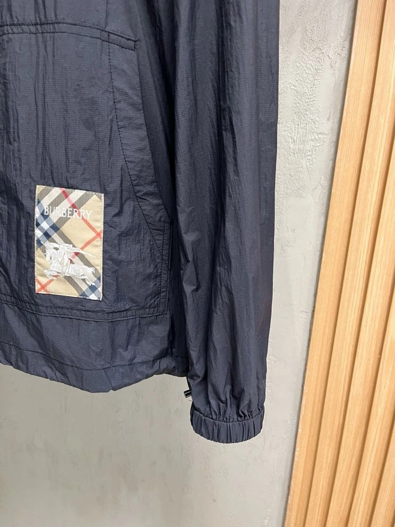 Accurate model Burberry Sunscreen Jacket