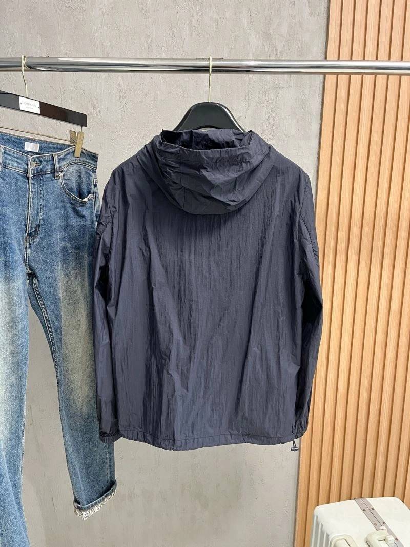 Accurate model Burberry Sunscreen Jacket