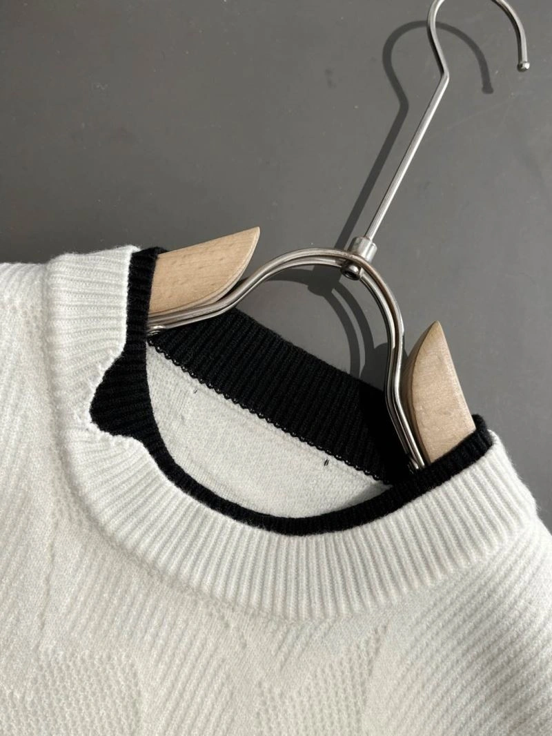 Accurate model Burberry Sweaters