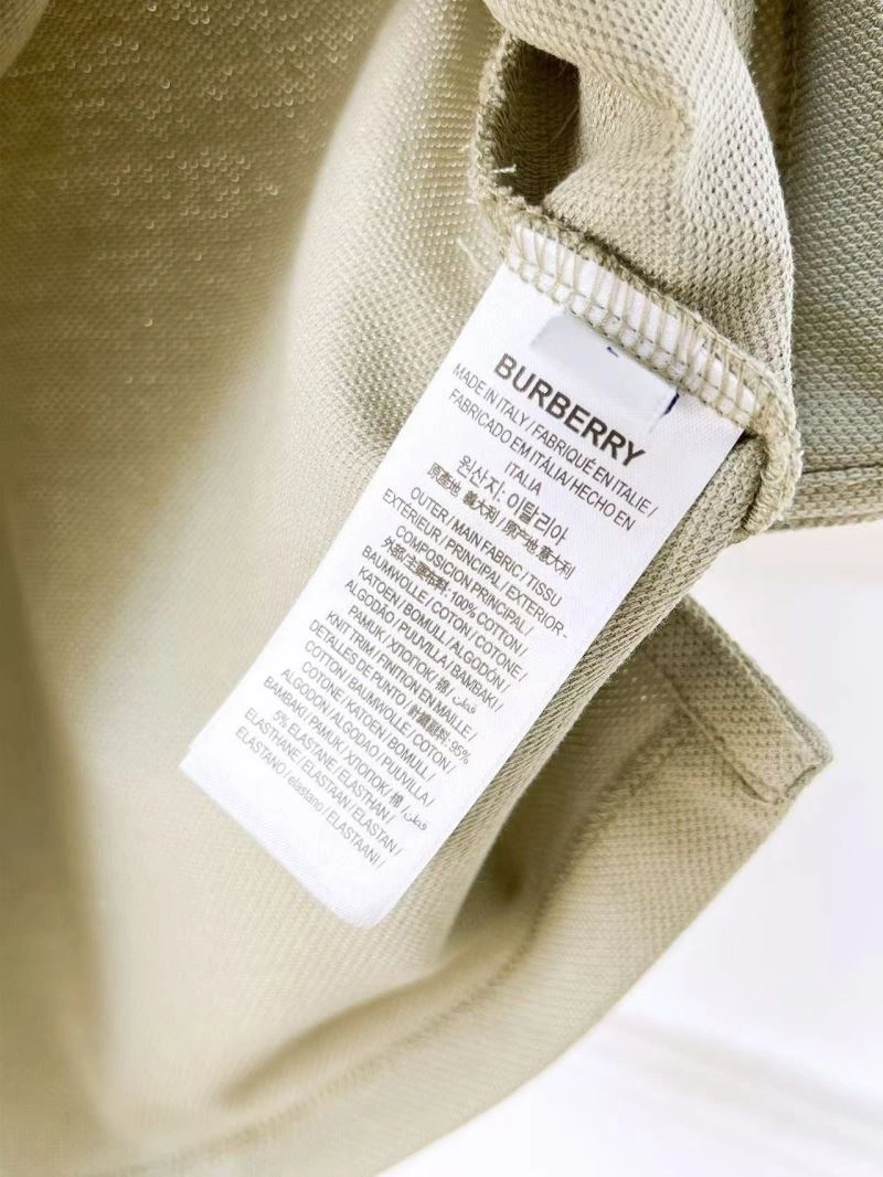 Accurate model Burberry T-Shirts