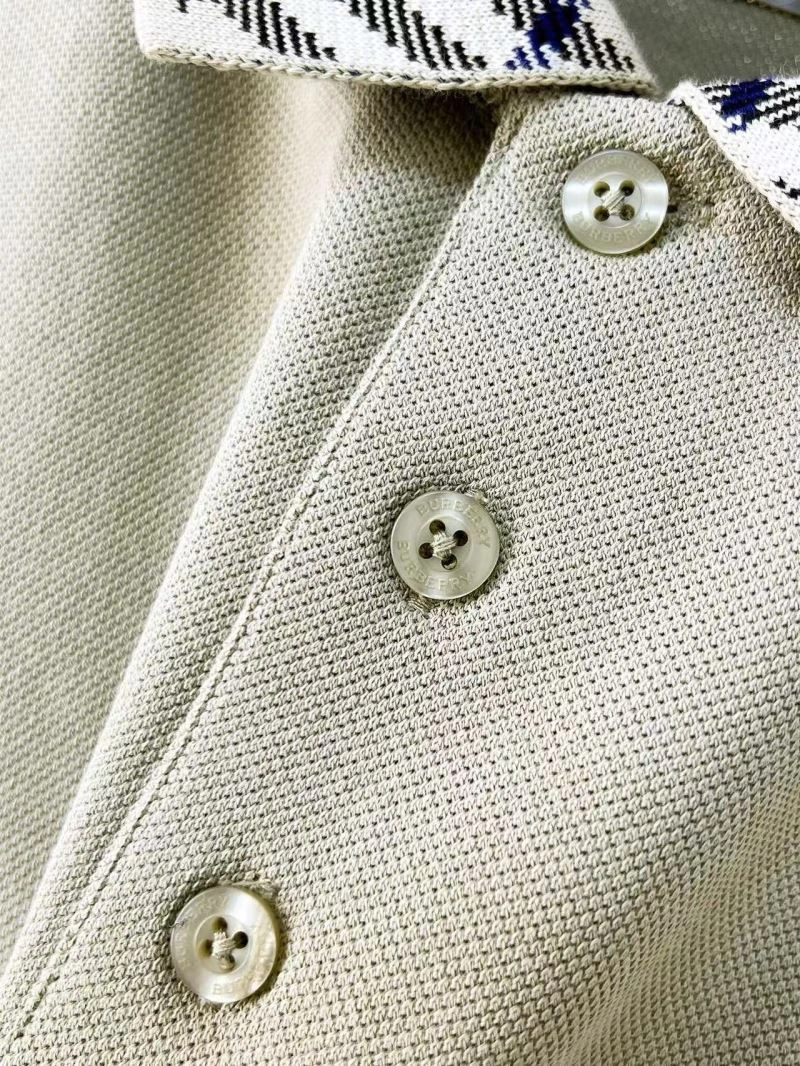 Accurate model Burberry T-Shirts