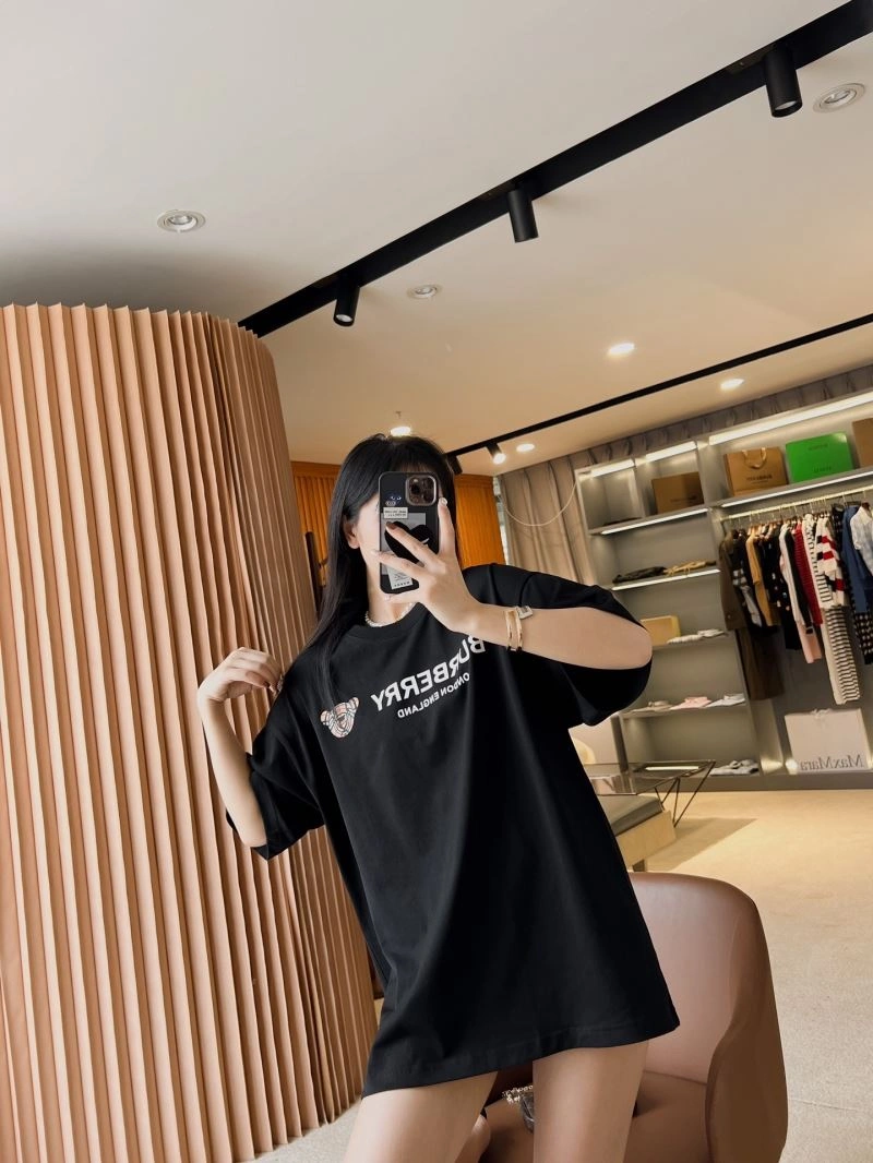 Accurate model Burberry T-Shirts