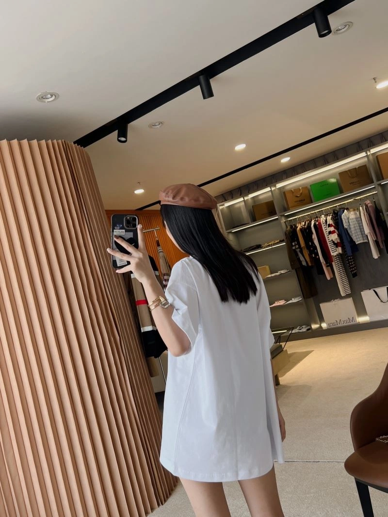 Indistinguishable Burberry T-Shirts