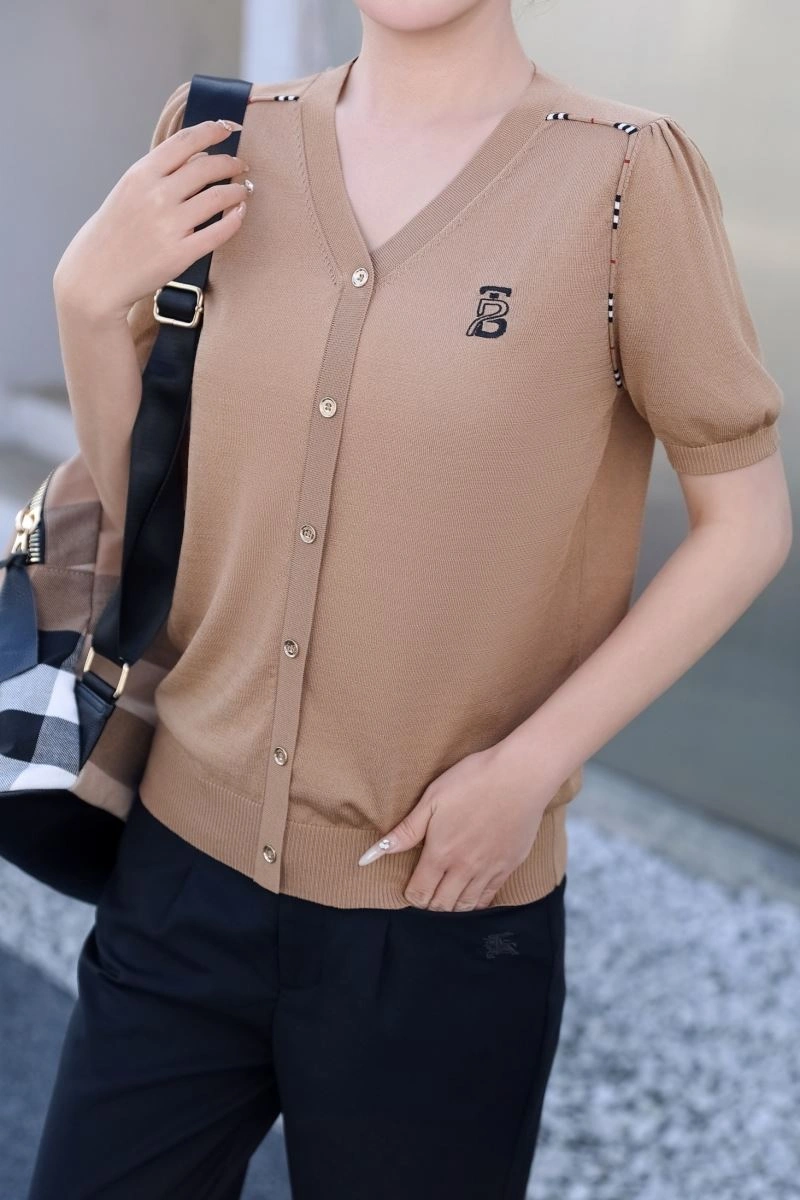 Accurate model Burberry T-Shirts