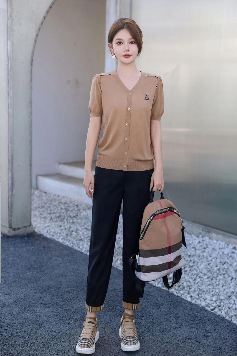 Accurate model Burberry T-Shirts