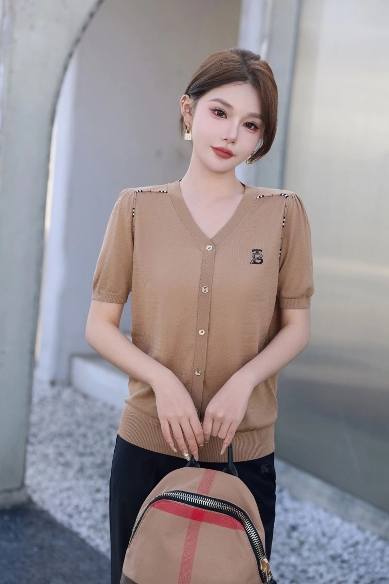 Accurate model Burberry T-Shirts
