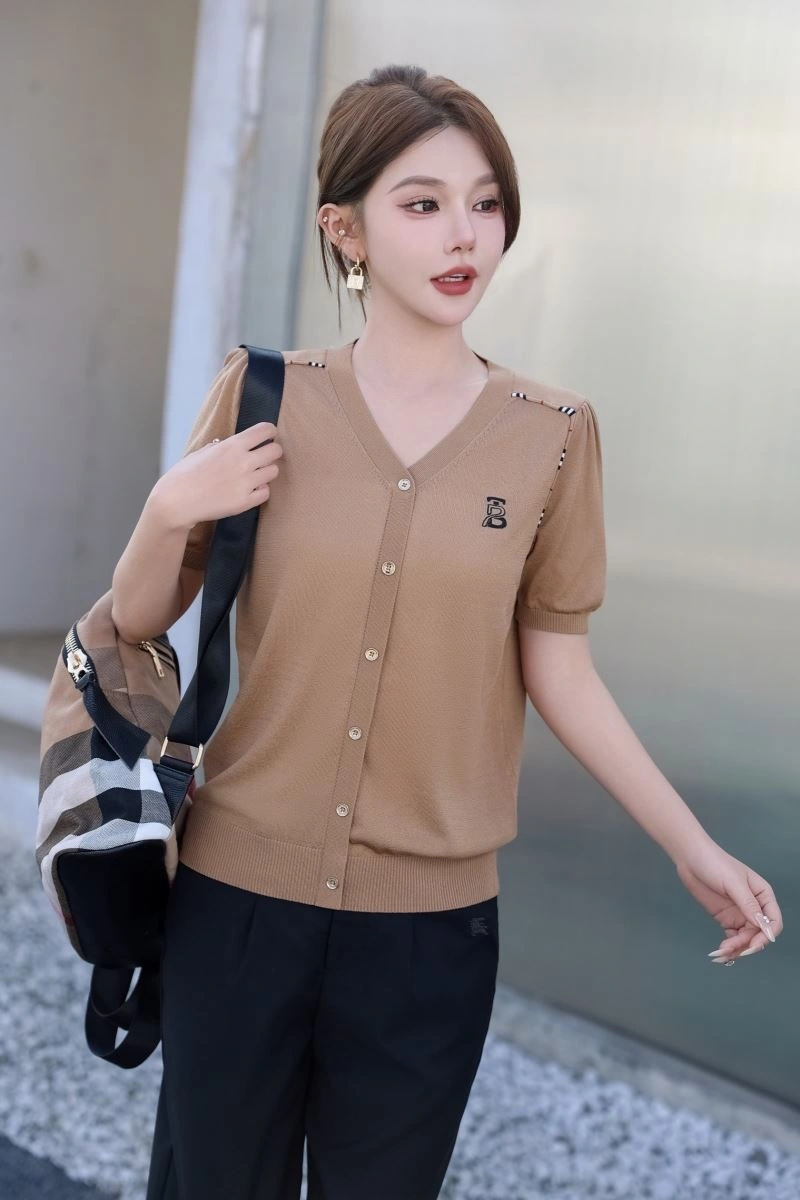 Accurate model Burberry T-Shirts