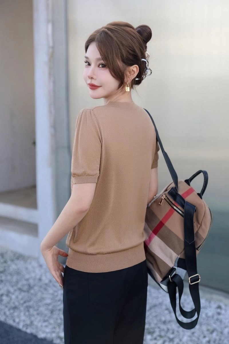 Accurate model Burberry T-Shirts