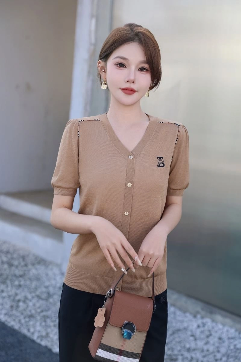 Accurate model Burberry T-Shirts