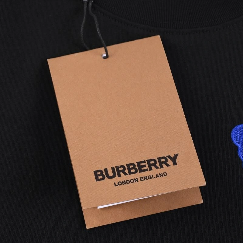Accurate model Burberry T-Shirts