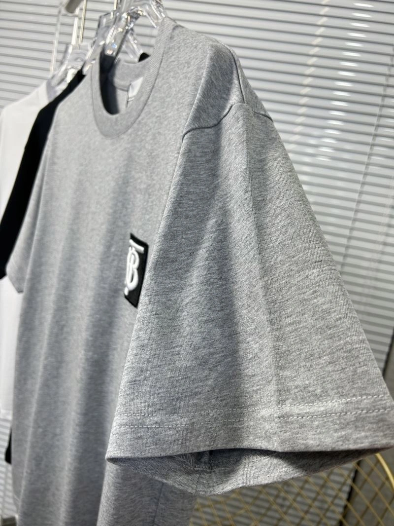 Accurate model Burberry T-Shirts