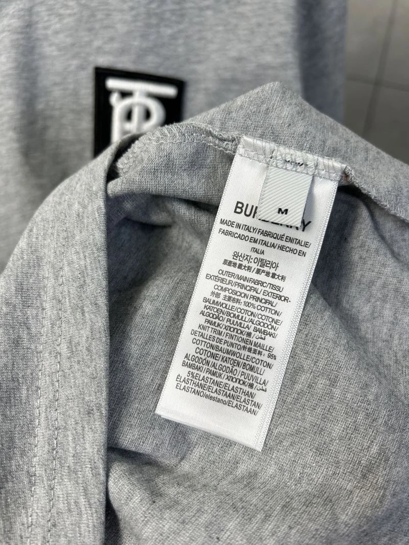 Accurate model Burberry T-Shirts