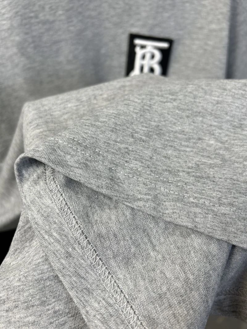 Accurate model Burberry T-Shirts