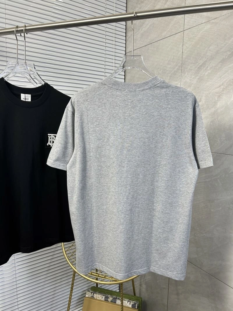 Accurate model Burberry T-Shirts
