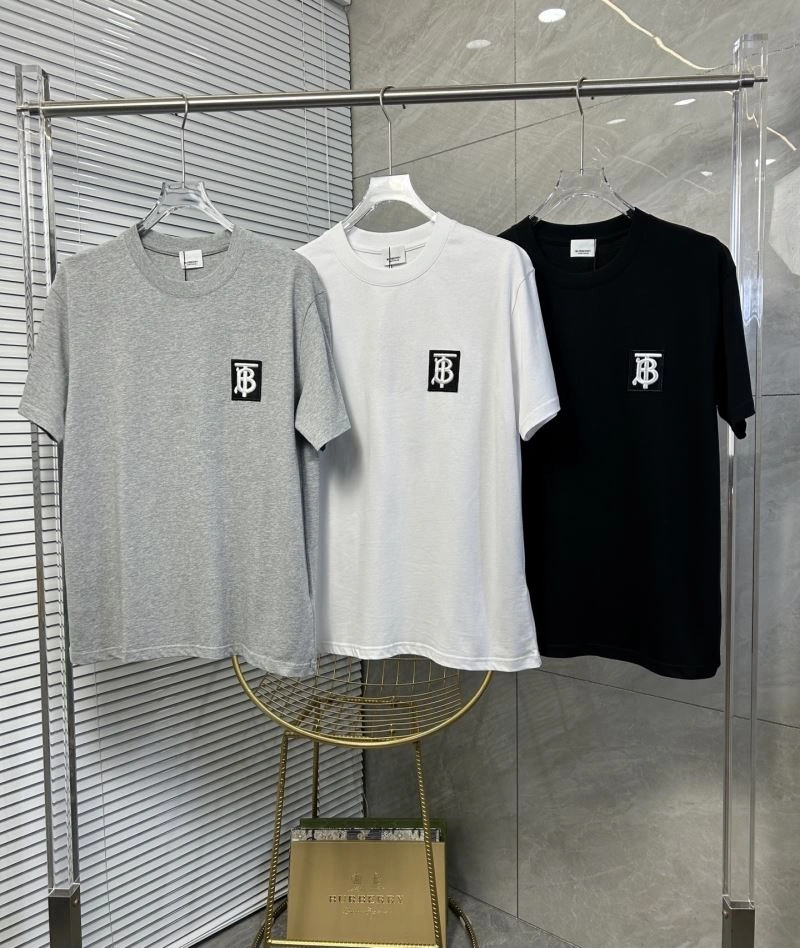 Accurate model Burberry T-Shirts