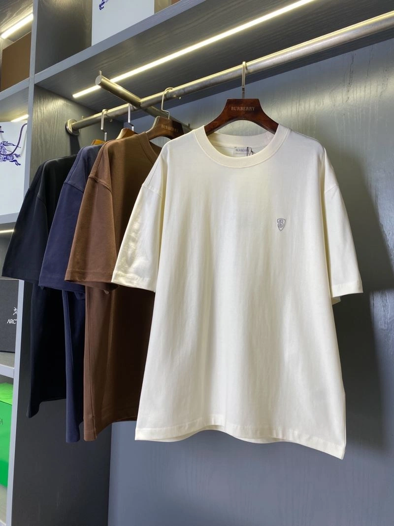 Accurate model Burberry T-Shirts