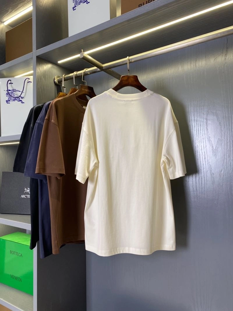 Accurate model Burberry T-Shirts