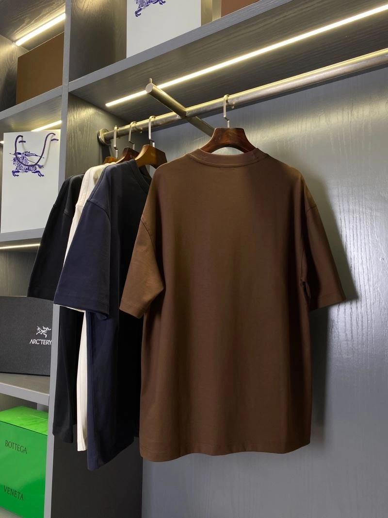 Accurate model Burberry T-Shirts