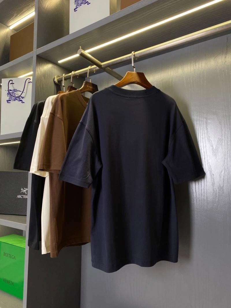 Accurate model Burberry T-Shirts