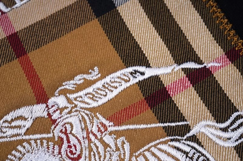 Accurate model Burberry T-Shirts