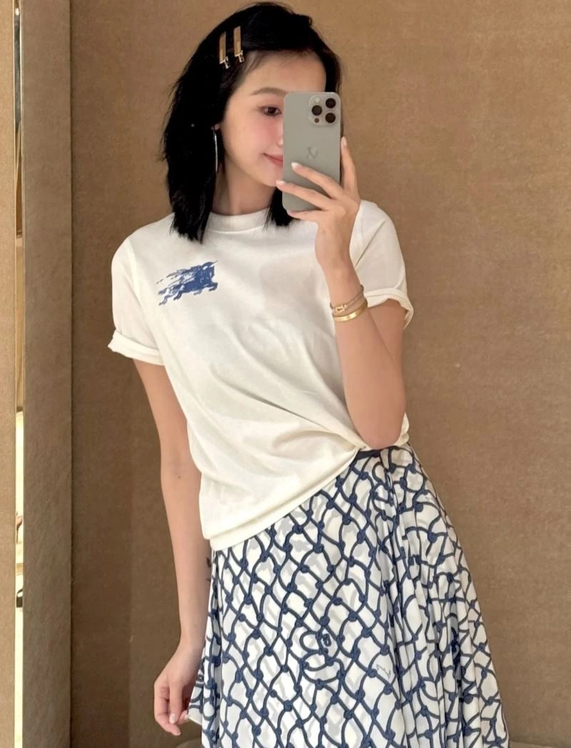 Indistinguishable Burberry T-Shirts
