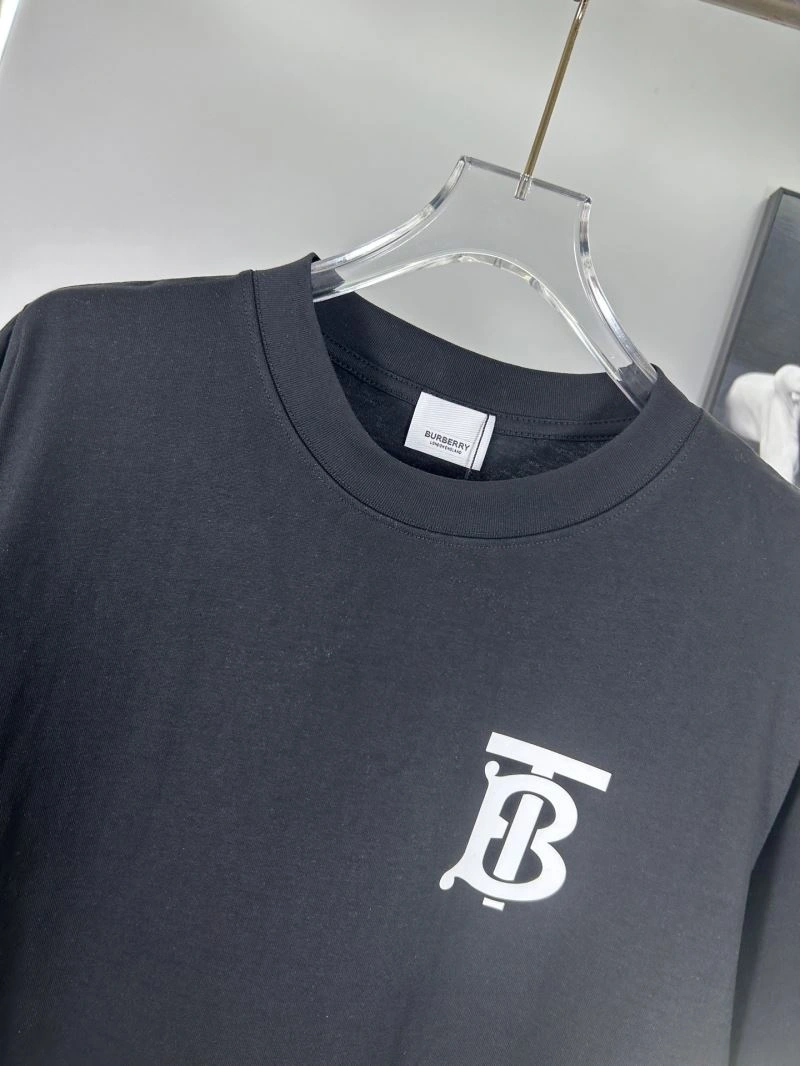 Accurate model Burberry T-Shirts