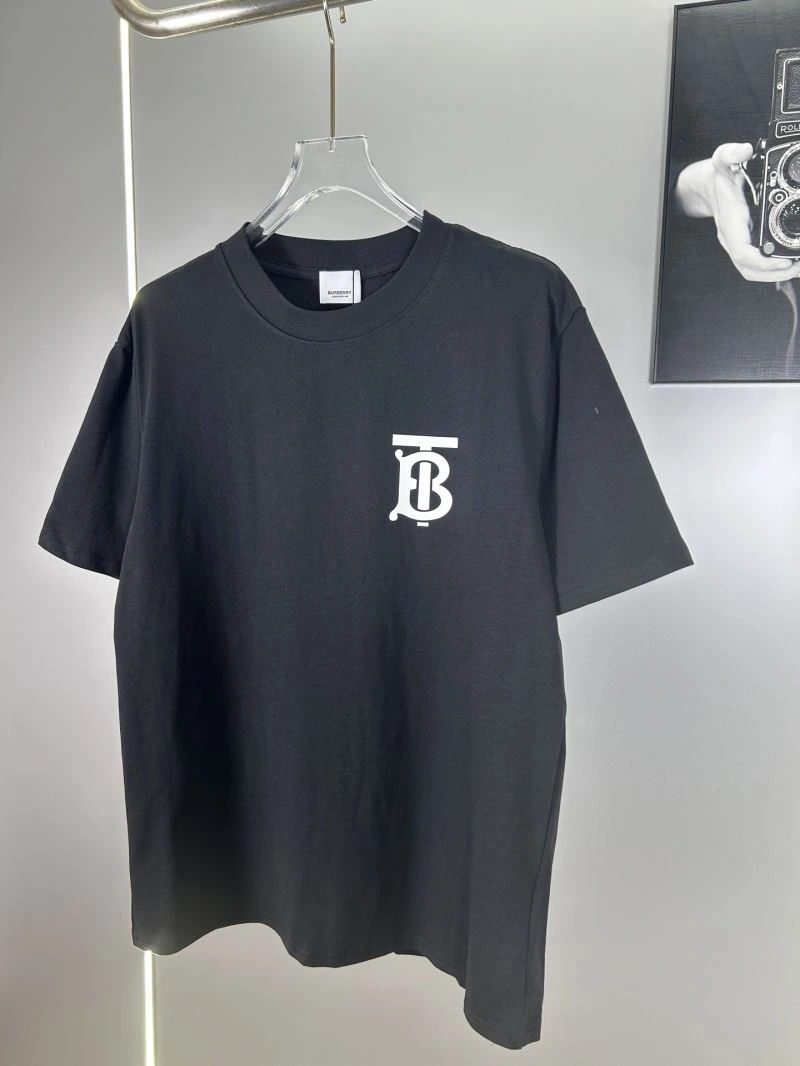 Accurate model Burberry T-Shirts